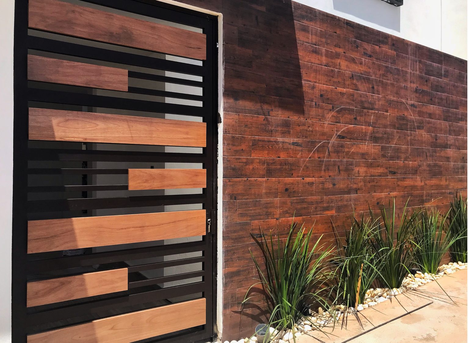 30 Modern "Side Gate" Ideas to Make a Strong First Impression
