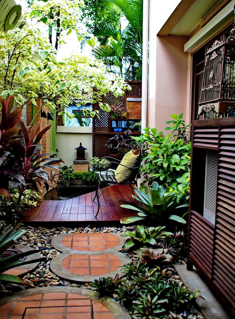 31 Ideas for Transforming Your Forgotten "Side Yard" Into a Beautiful Oasis