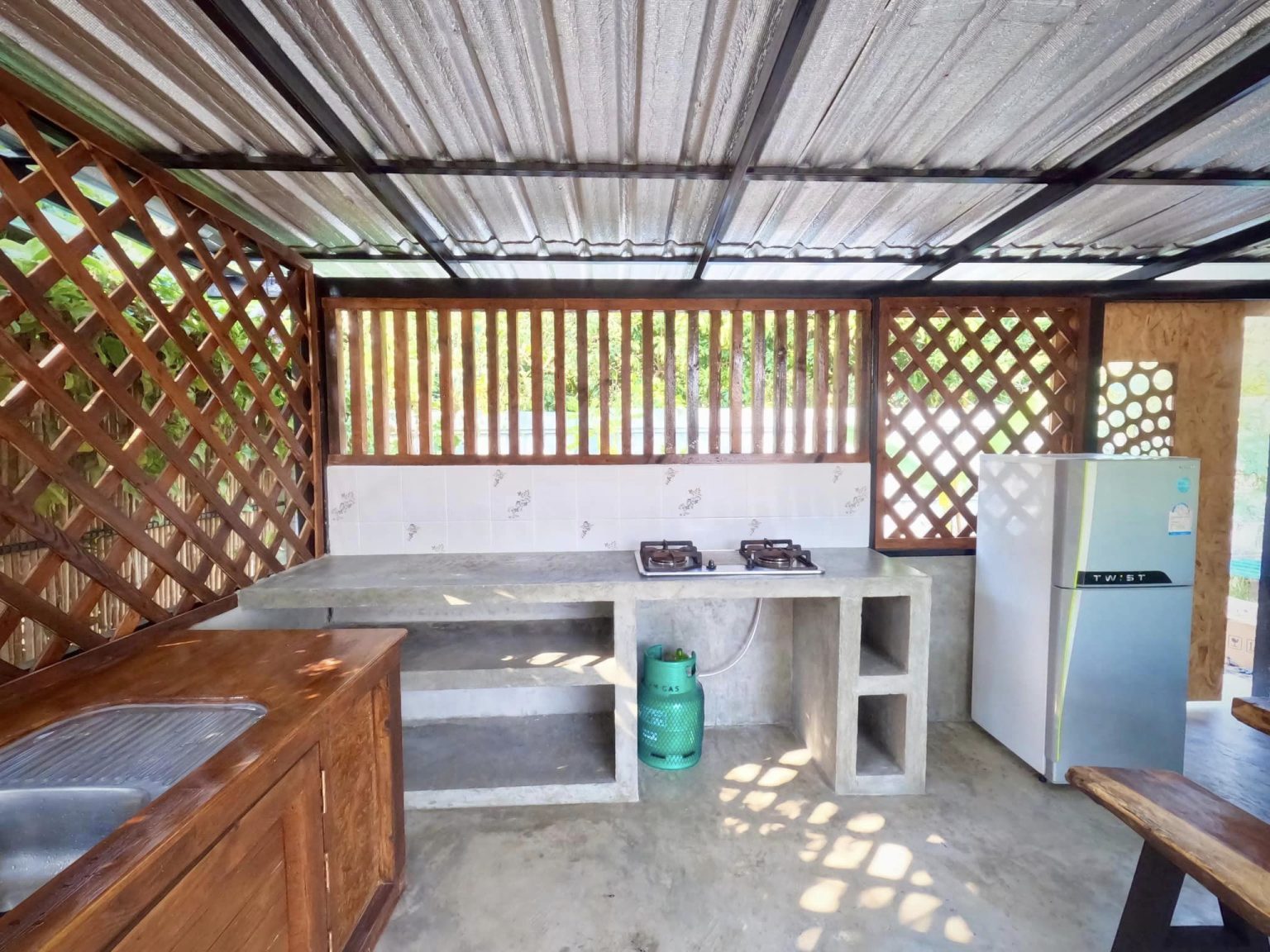 39 Ideas to Improve Kitchen Ventilation With "Slat Wall"