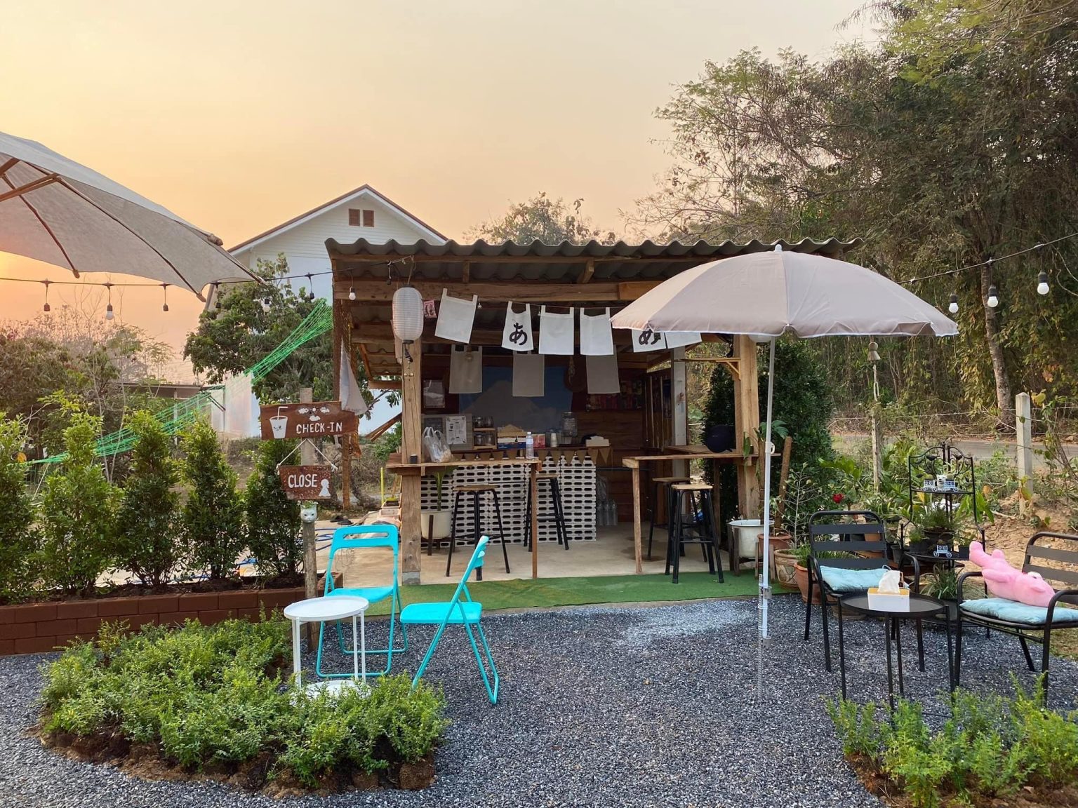 35 Rustic-style "Outdoor Bar" Ideas That Will Tempt You to Sit and Sip