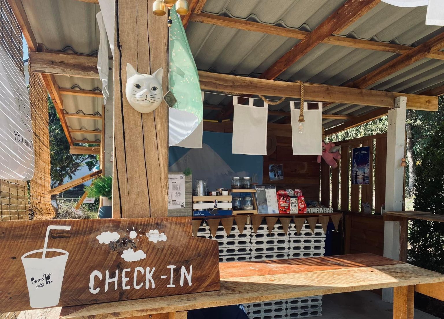 35 Rustic-style "Outdoor Bar" Ideas That Will Tempt You to Sit and Sip