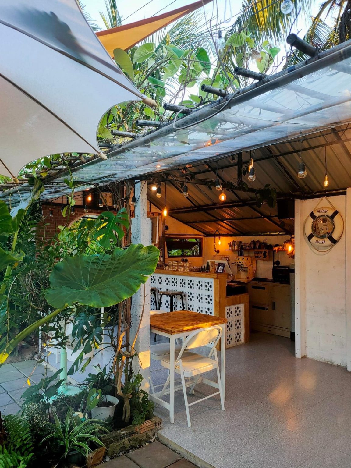 35 Rustic-style "Outdoor Bar" Ideas That Will Tempt You to Sit and Sip