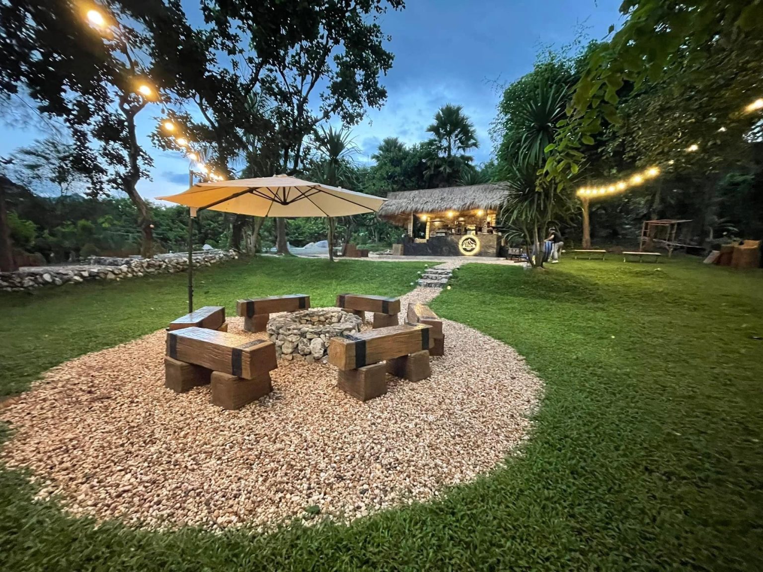 35 Rustic-style "Outdoor Bar" Ideas That Will Tempt You to Sit and Sip