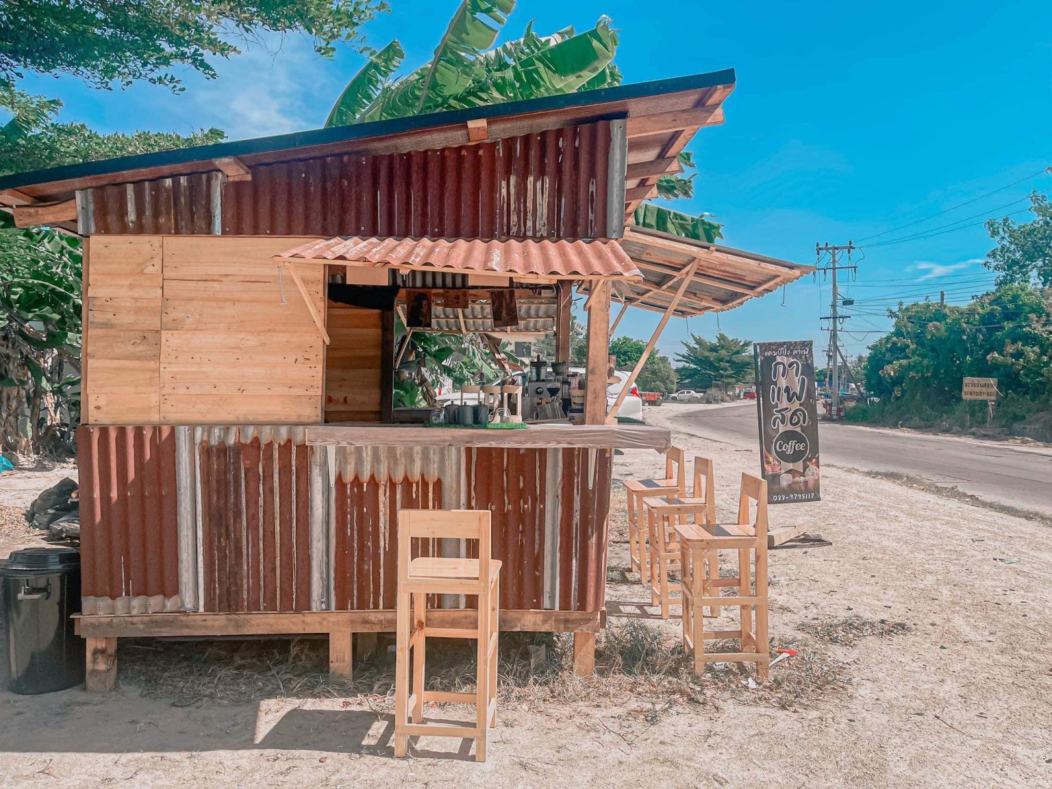 35 Rustic-style "Outdoor Bar" Ideas That Will Tempt You to Sit and Sip