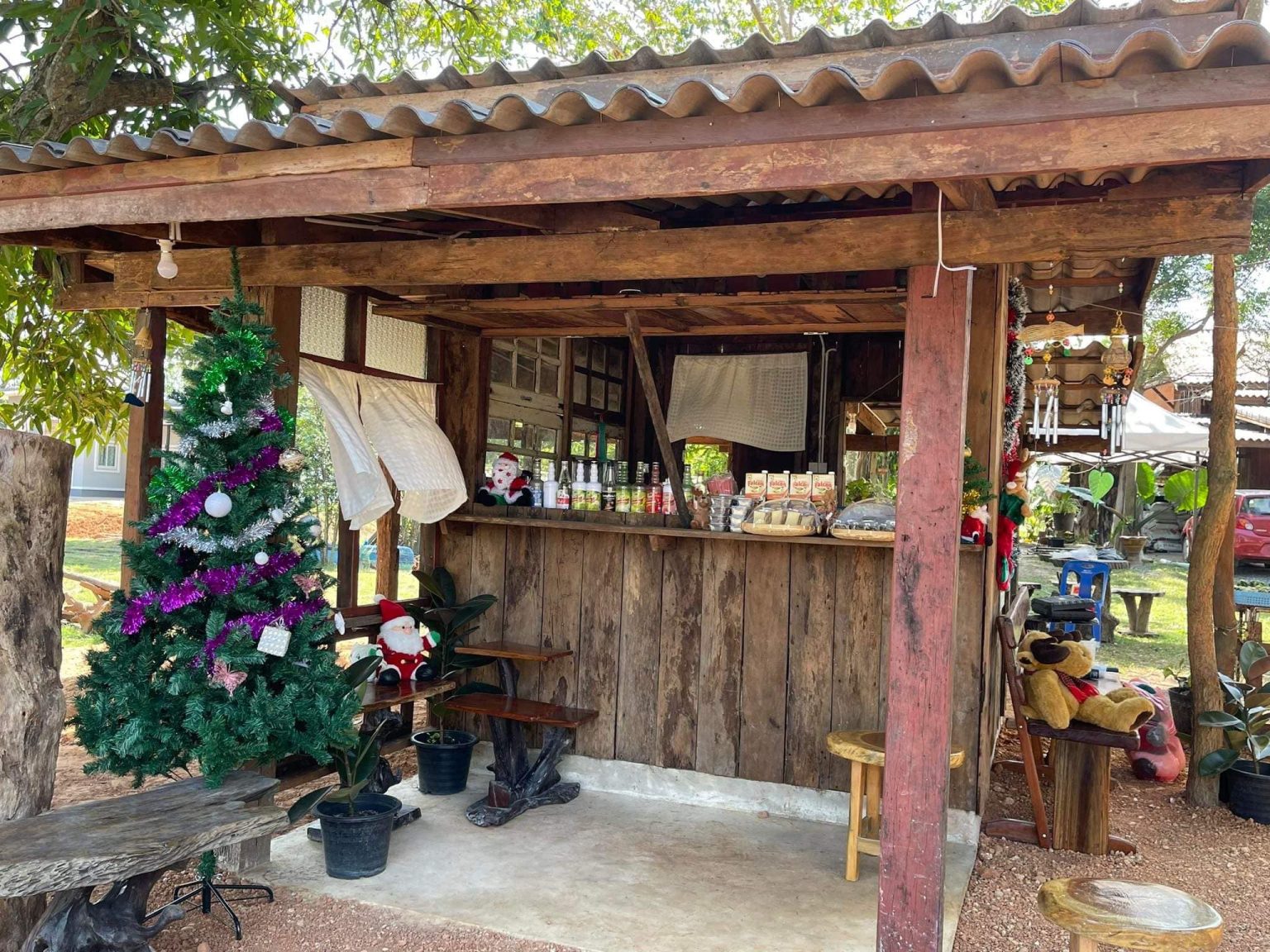 35 Rustic-style "Outdoor Bar" Ideas That Will Tempt You to Sit and Sip