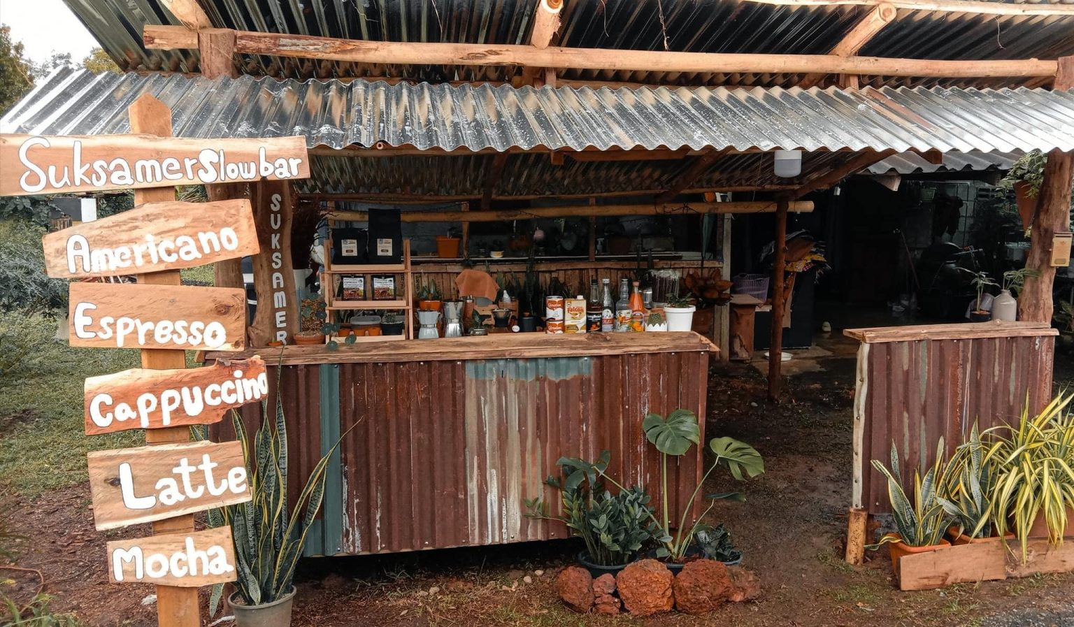 35 Rustic-style "Outdoor Bar" Ideas That Will Tempt You to Sit and Sip