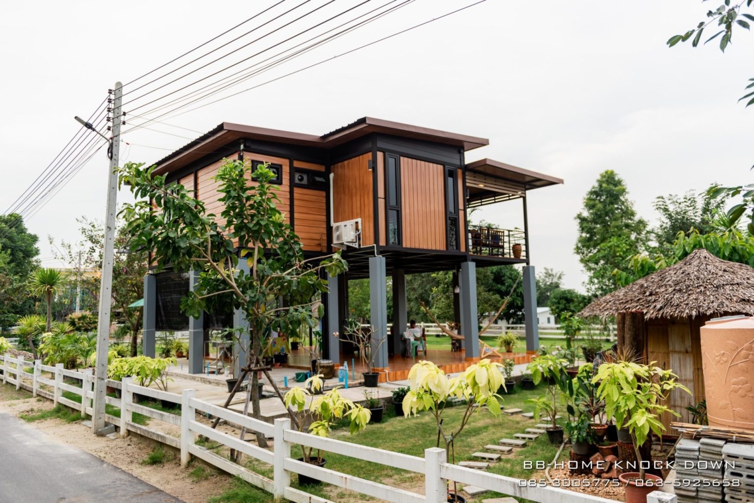 Cool Prefabricated House on Stilts With Open Living Area and Spacious ...