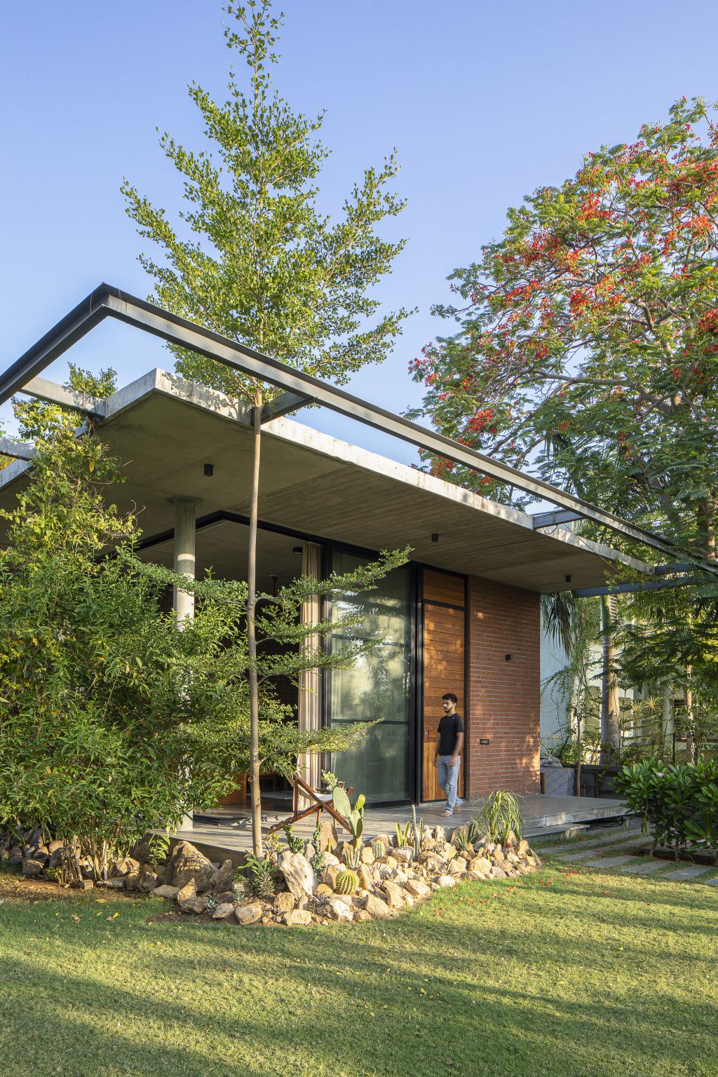 L-shaped One-story Tropical Loft House With Floating Veranda Surrounded ...