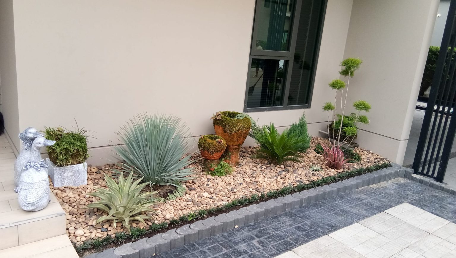 31 Most Creative and Inspiring "Rock Garden" Ideas for Limited Space